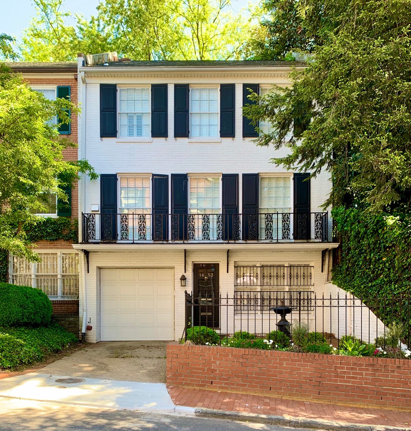 Washington, DC Homes With Garage For Sale