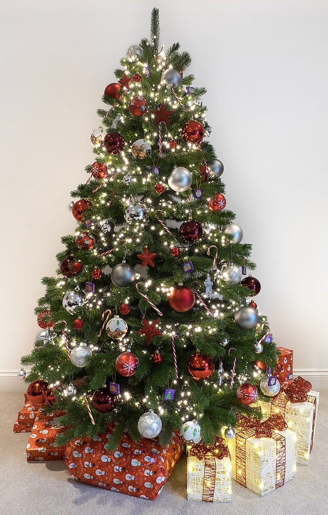 The Great Christmas Tree Debate: Real vs. Artificial