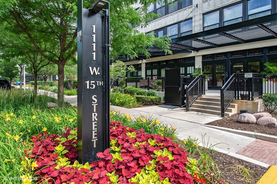 University Commons Chicago | Penthouse For Sale