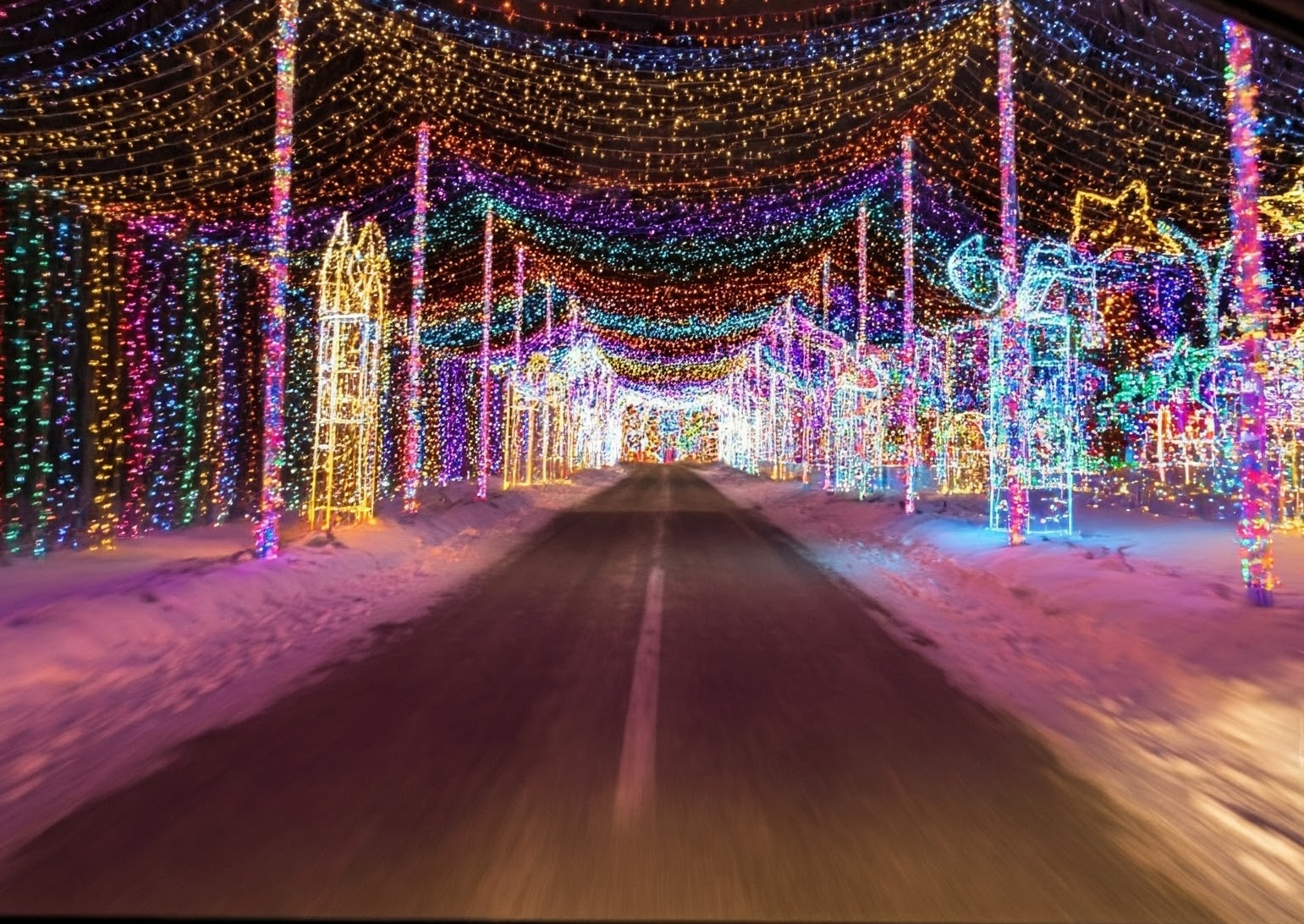 Dazzling Holiday Lights on Long Island: Top Displays for 2024