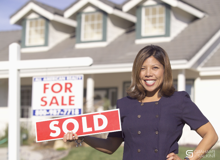 Real Estate Agent vs Insurance Agent (Key Differences)