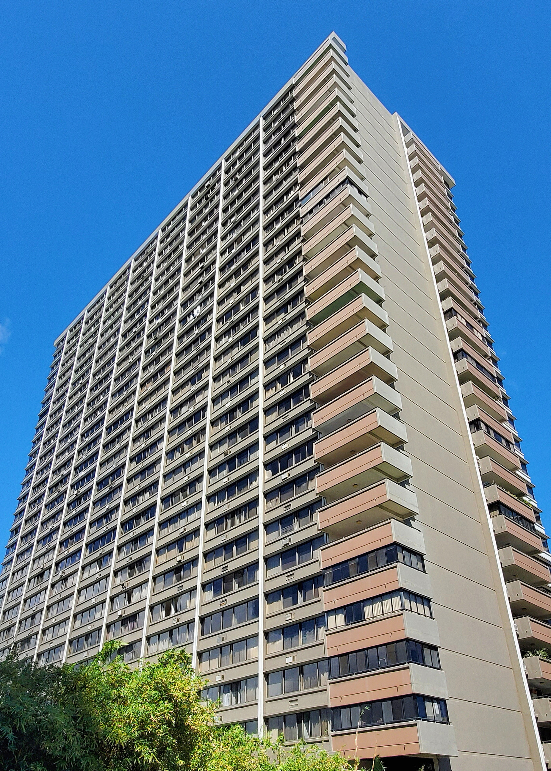 Kukui Plaza | Downtown Honolulu High Rise | 1, 2, and 3-Bedroom Units