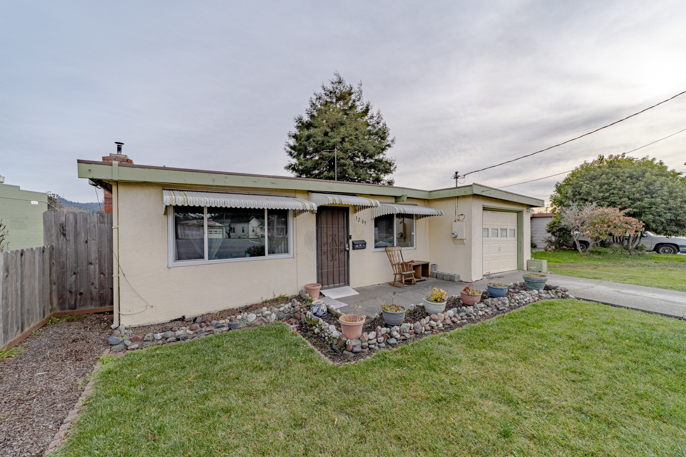 FOR SALE: 1209 Newburg Rd, Fortuna, CA 95540