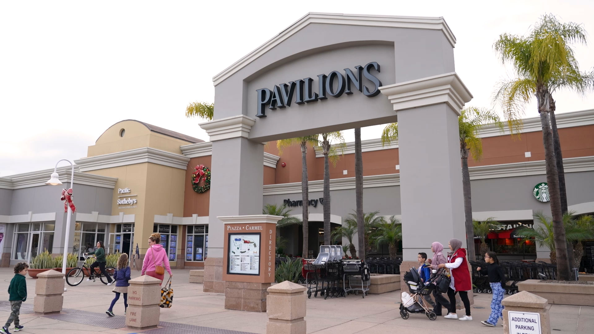 Piazza Carmel Shopping Center