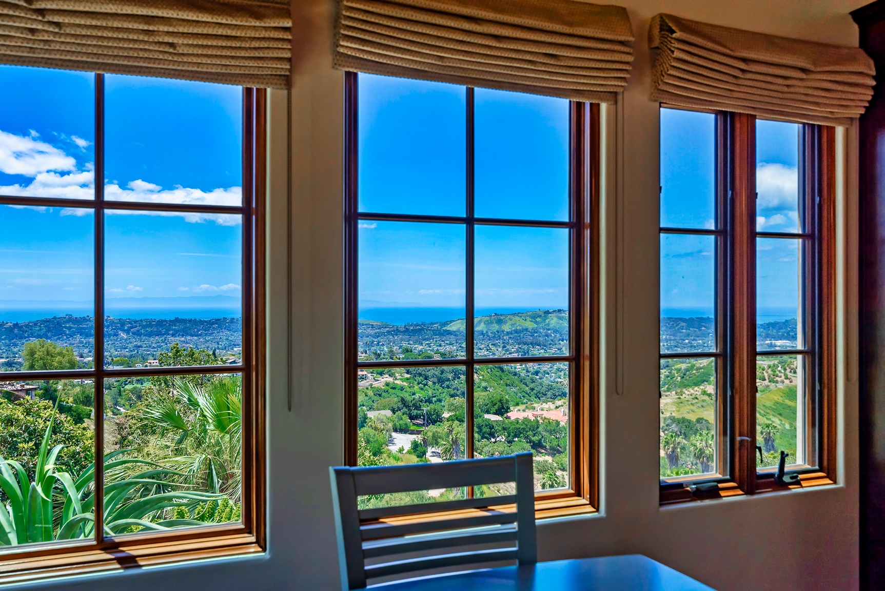 270° Unobstructed Panoramic Views
