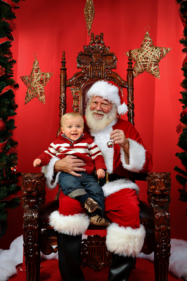 Get Santa Photos and Take them to Your Lake Stevens Property the Same Day