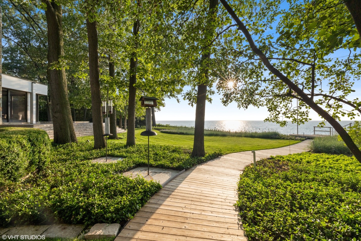 What Makes Lake Michigan Waterfront Homes So Unique?