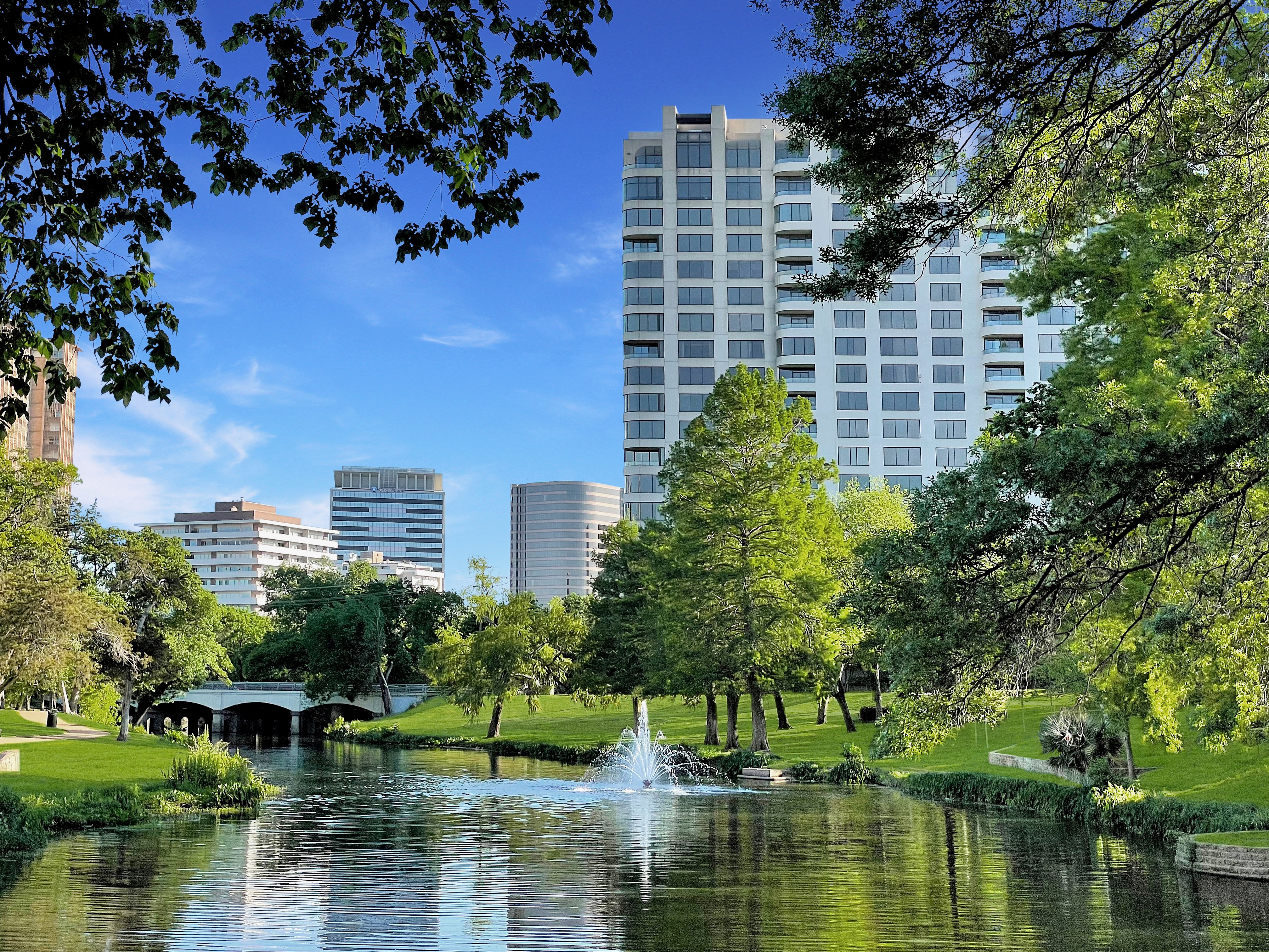 Turtle Creek: Dallas’s Iconic High-Rise Neighborhood