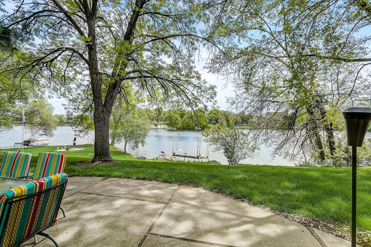 Stunning Lakefront Property for in Merrimac