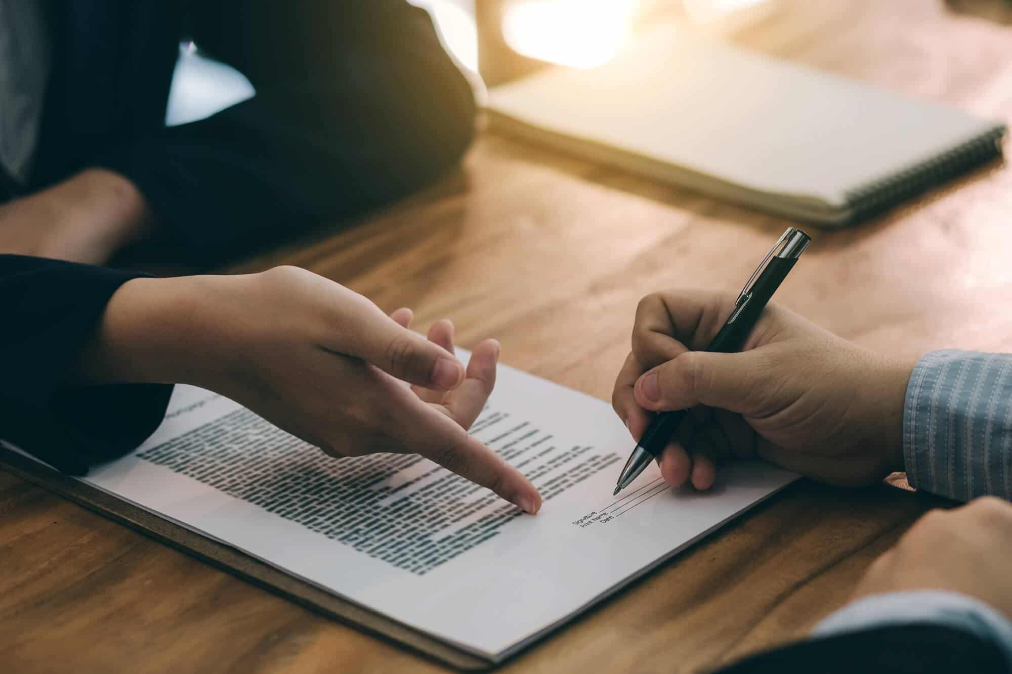 Do You Have to Sign a Contract with a Realtor?