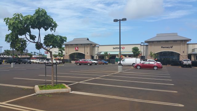 Lihue Safeway Opens Friday in Hokulei Village with Giveaways & Discounts