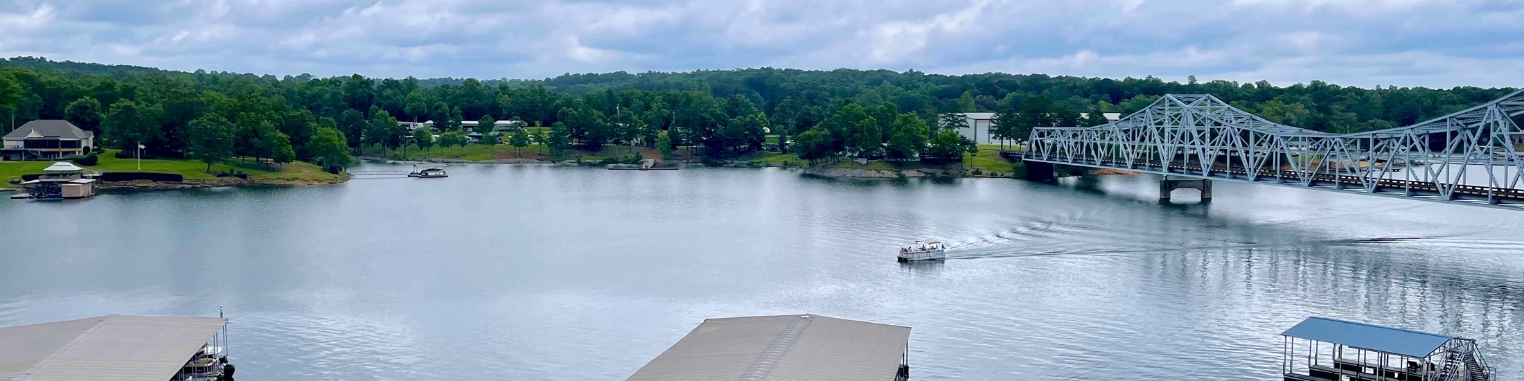 Condominiums for Sale in Duncan Bridge Resort in Jasper on Smith Lake.