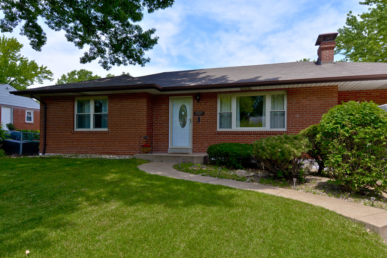 The Nett Group Presents 9229 Alpine Saint Louis, MO 63123