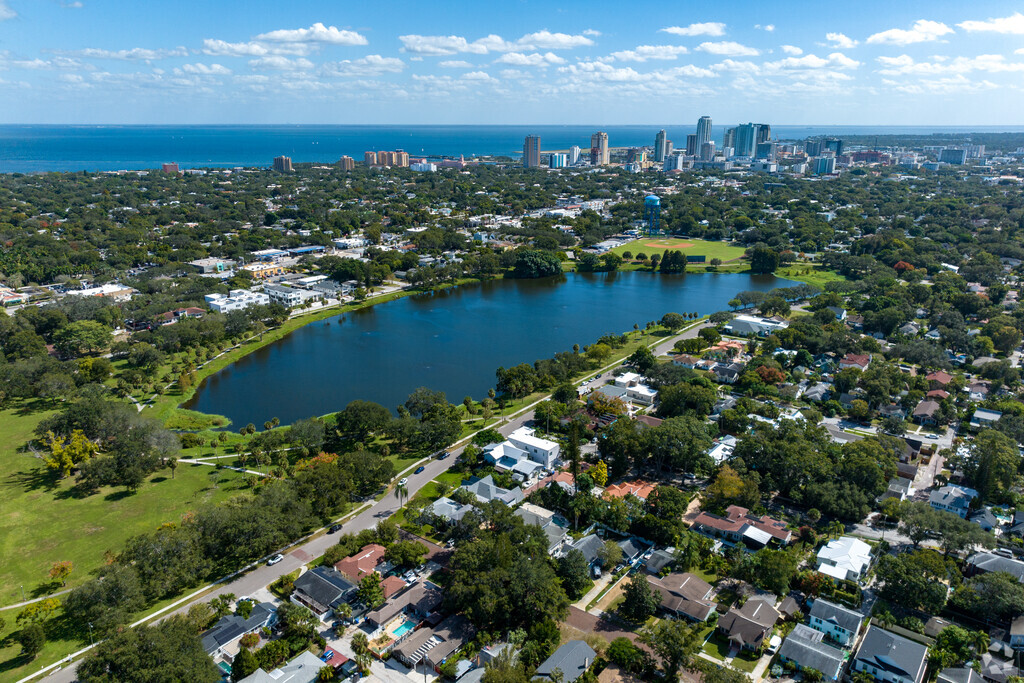 Crescent Lake Homes for Sale | Why This St. Pete Neighborhood Is in Demand