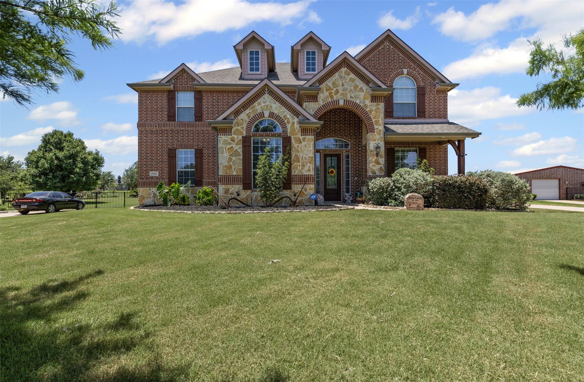 Spacious Texas Living in Joshua Meadows: 5024 Running Brook Drive