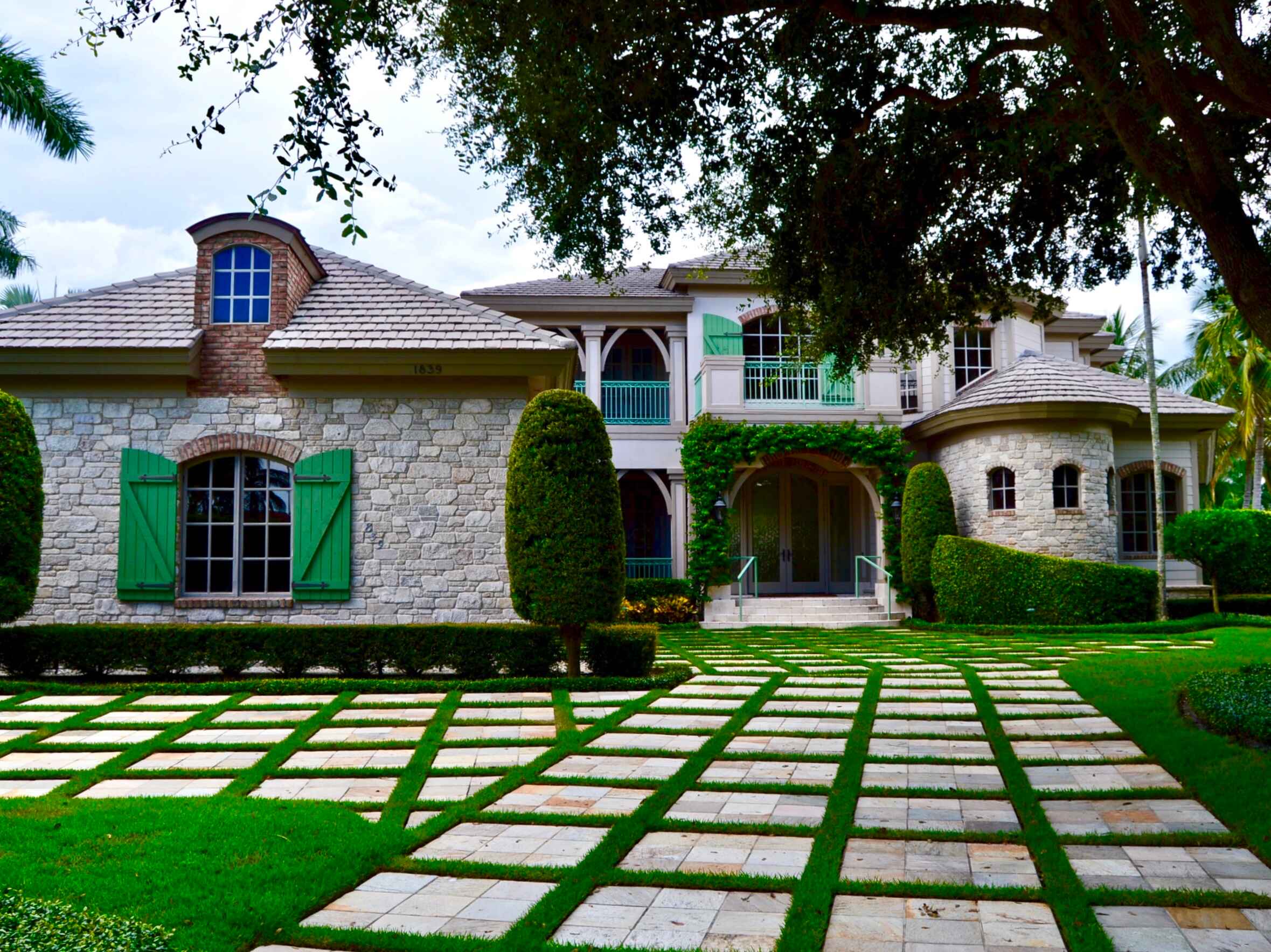 Naples Waterfront Homes