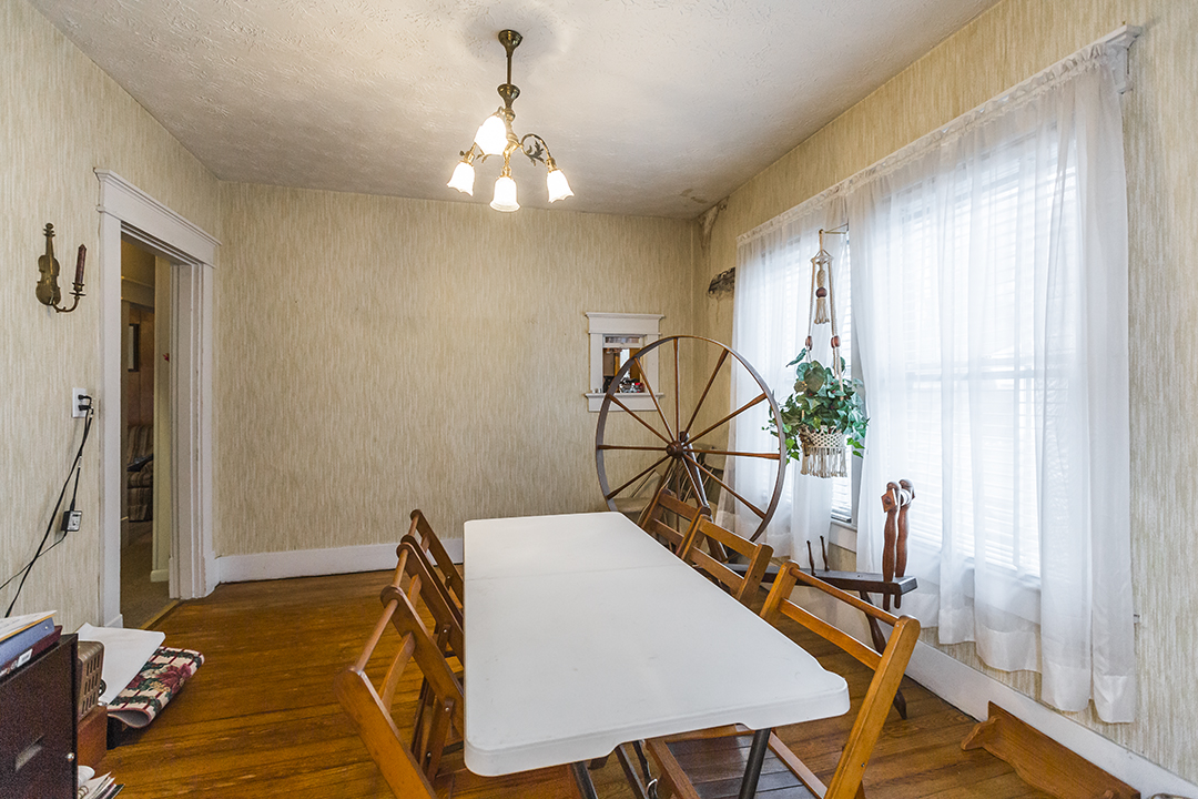 Absolute Estate Auction | 714 Link Avenue, Paris