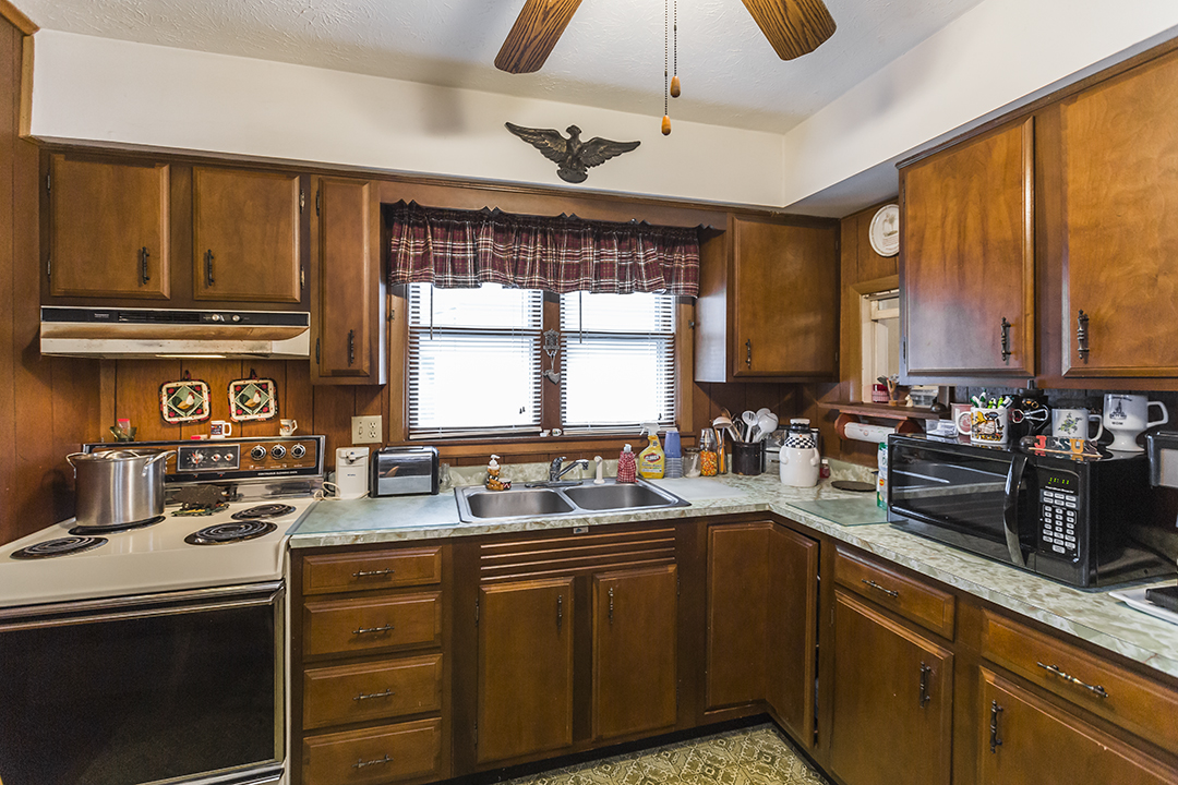 Absolute Estate Auction | 714 Link Avenue, Paris