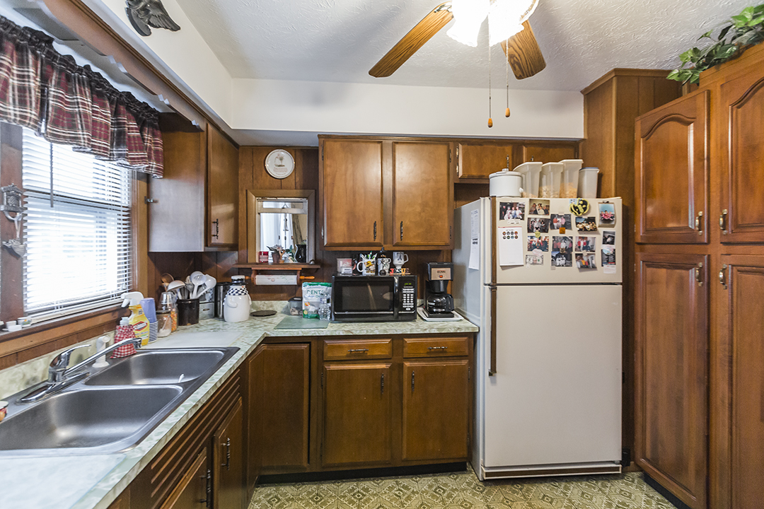 Absolute Estate Auction | 714 Link Avenue, Paris