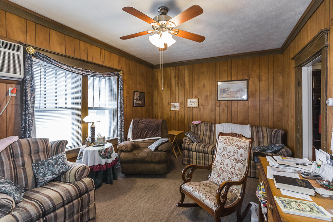 Absolute Estate Auction | 714 Link Avenue, Paris