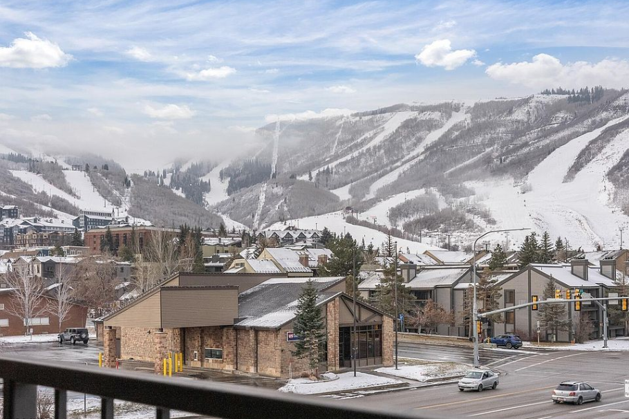 The Ultimate Guide to Park City's Ski-In/Ski-Out Neighborhoods