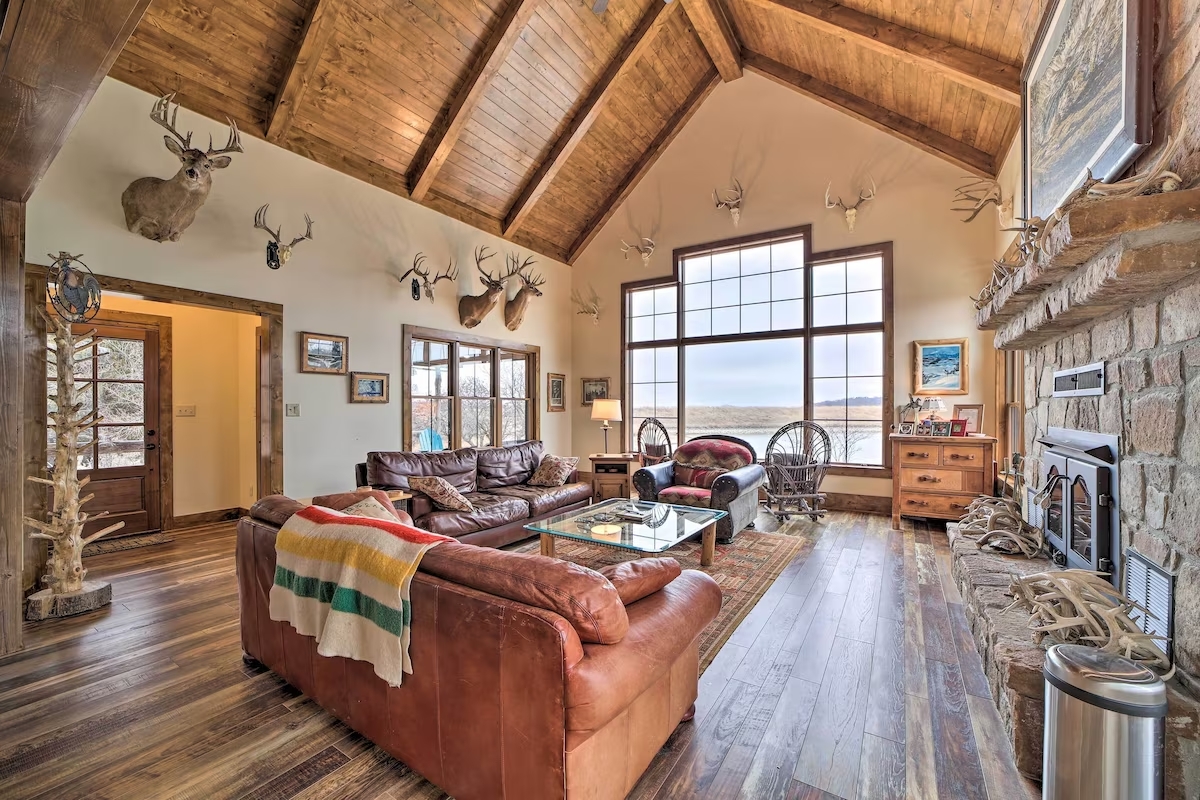 20 Best And Unique Airbnb in Kansas (2024 UPDATE)