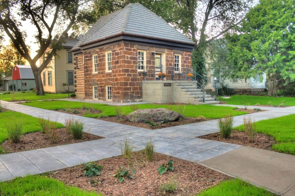 20 Best And Unique Airbnb in Kansas (2024 UPDATE)