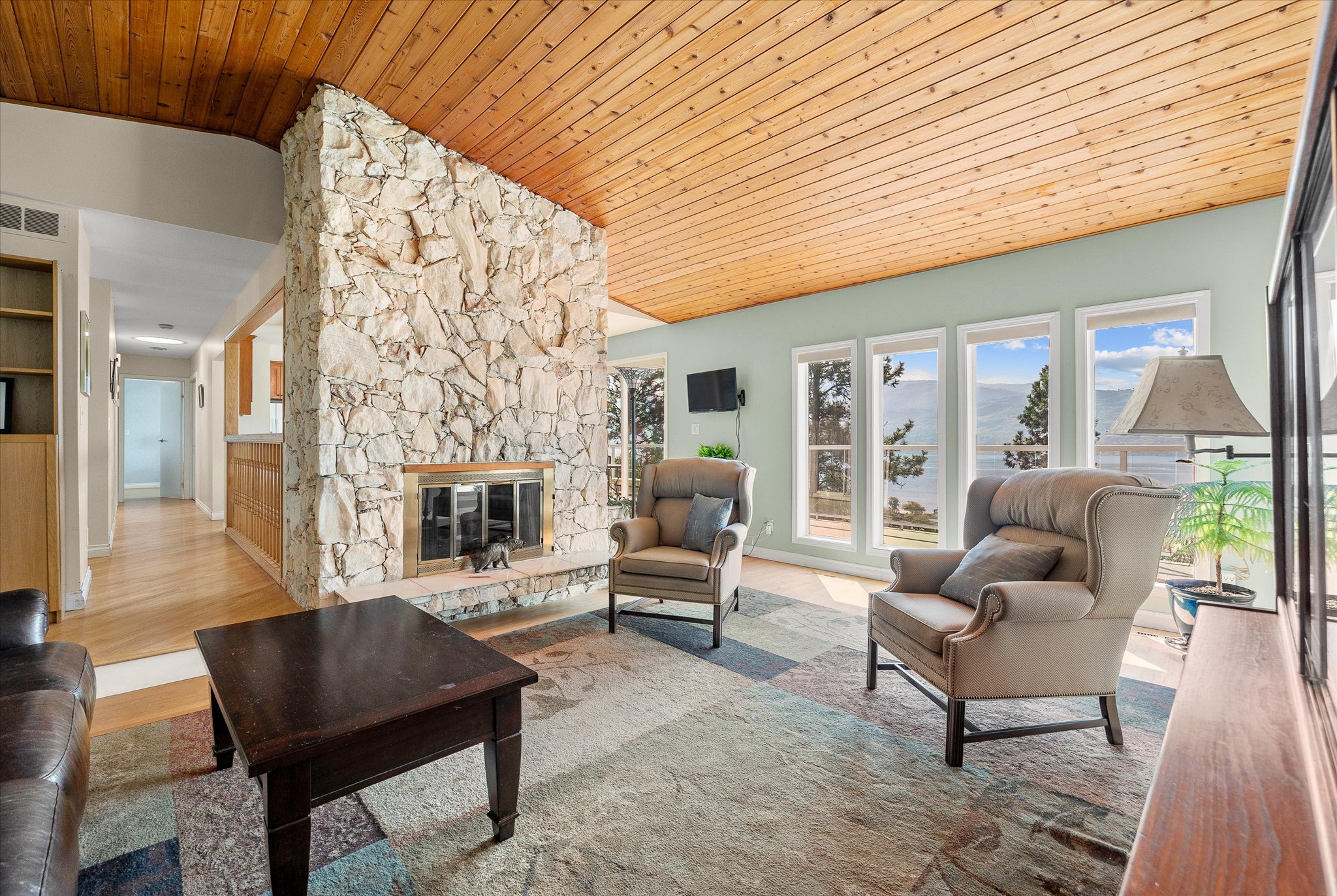 SOLD! 4155 Ponderosa Dr - Home in Peachland, BC